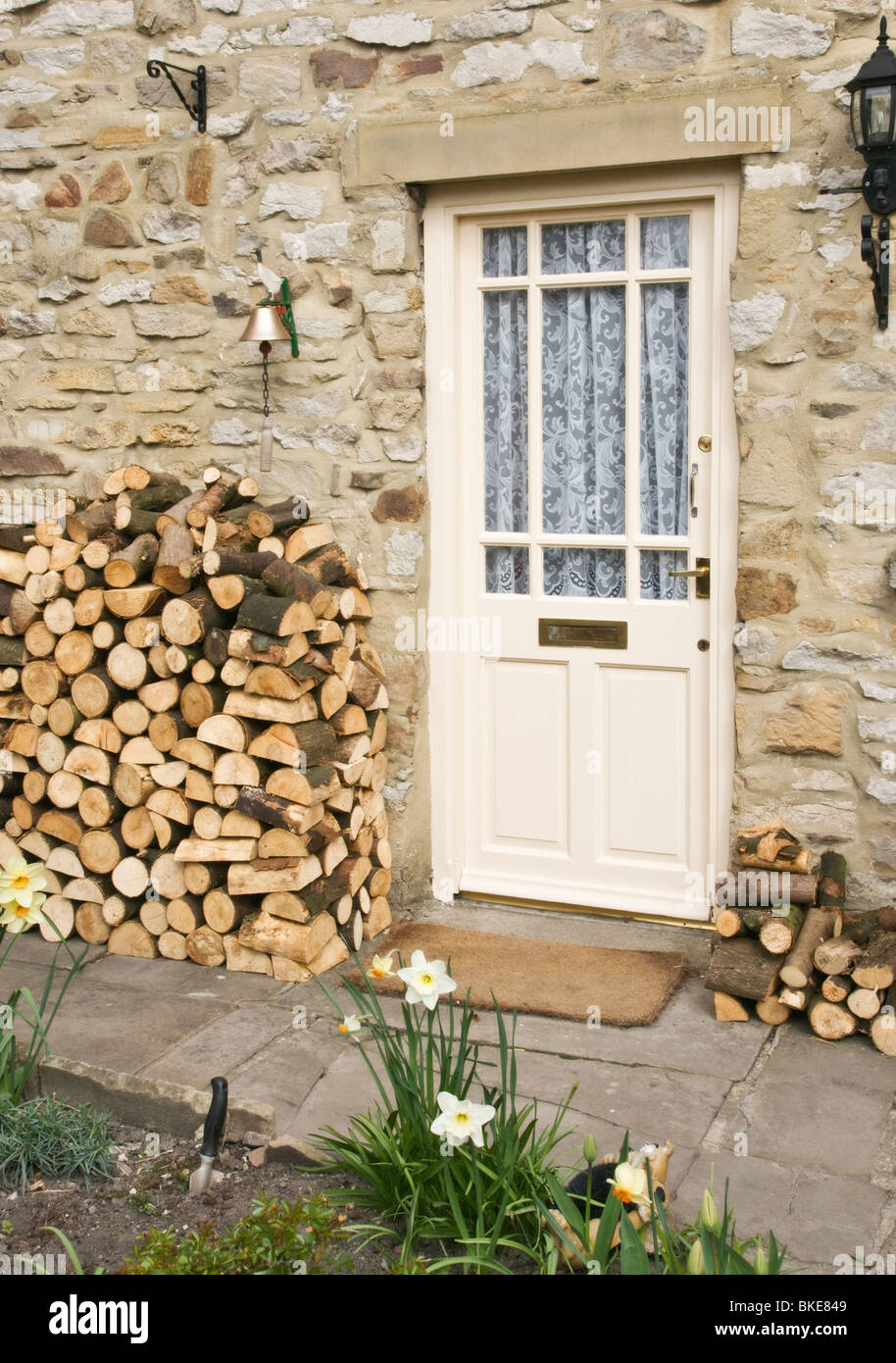 Cottage door hi-res stock photography and images - Alamy