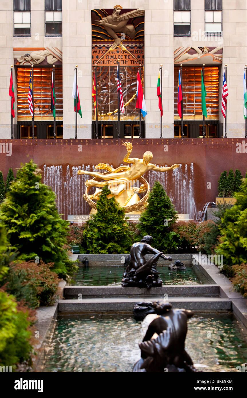 American flags rockefeller center plaza hi-res stock photography and ...