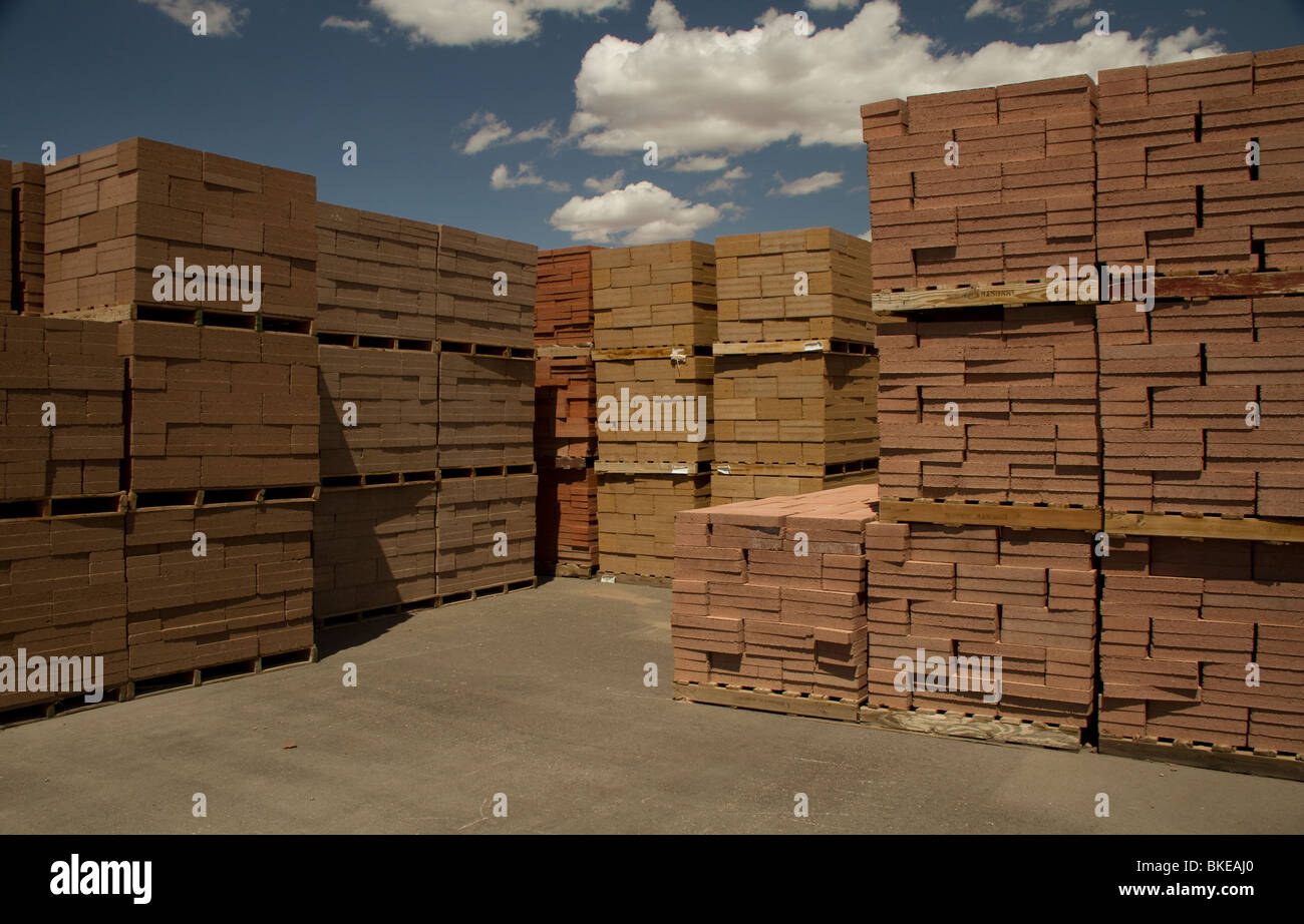 Block pallets hi-res stock photography and images - Alamy
