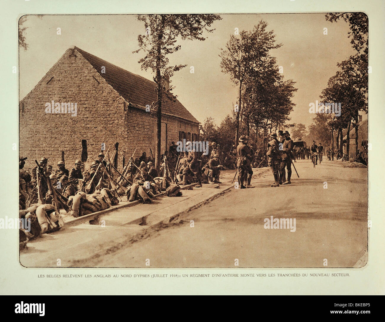 Ww1 soldiers marching hi-res stock photography and images - Alamy