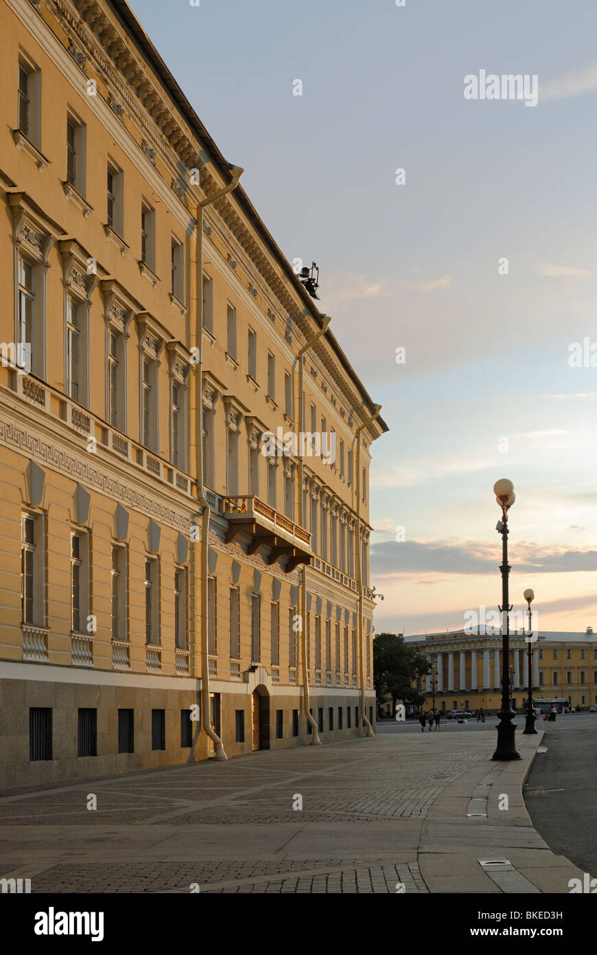 West wing of General Staff Building in Saint-Petersburg in sunset ...