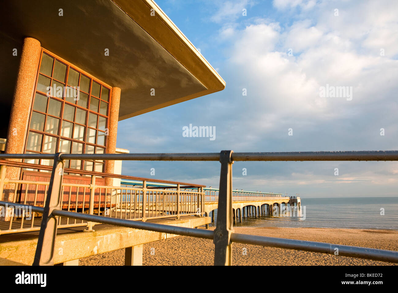 Beachfront structure hi-res stock photography and images - Alamy