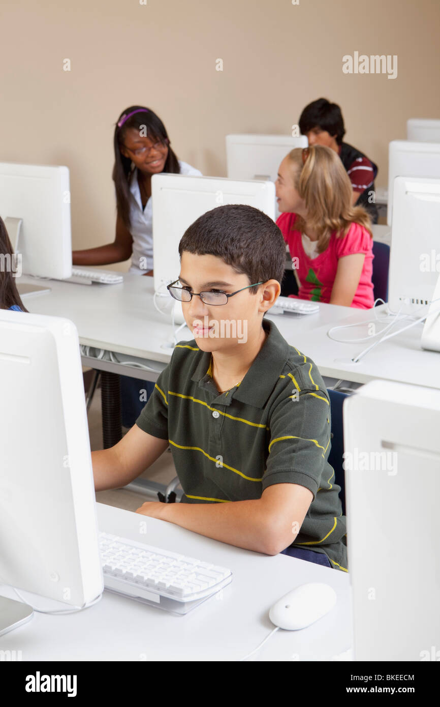 Students In Computer Class Stock Photo - Alamy