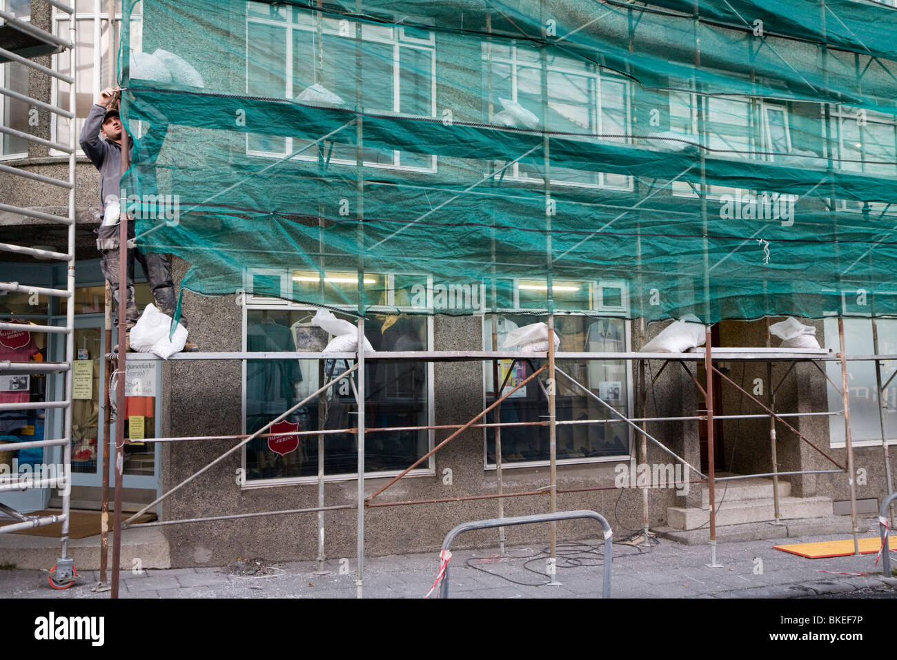 Scaffolding on side building hi-res stock photography and images - Alamy