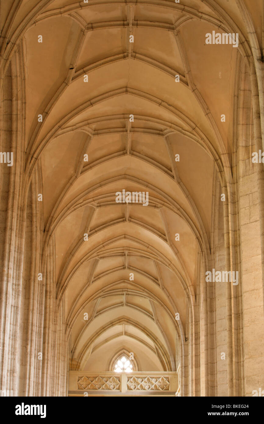 Arch balance hi-res stock photography and images - Alamy