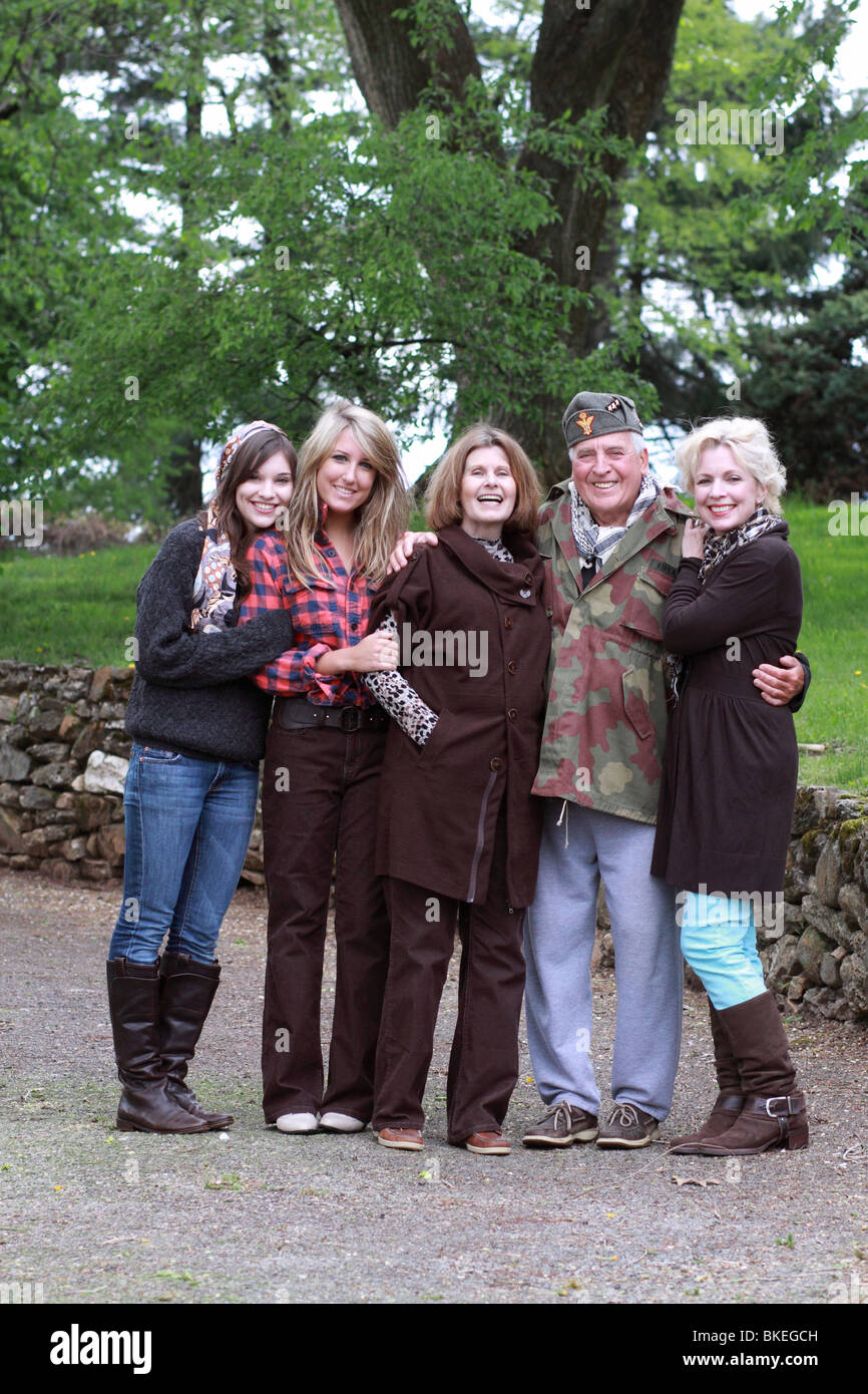 Family grand parents children hi-res stock photography and images - Alamy