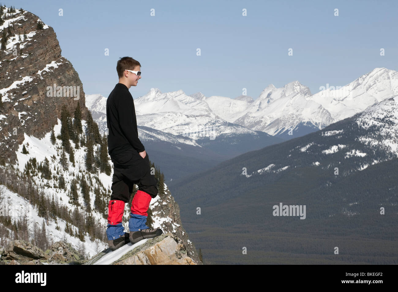 Hikers on rock ledge hi-res stock photography and images - Alamy