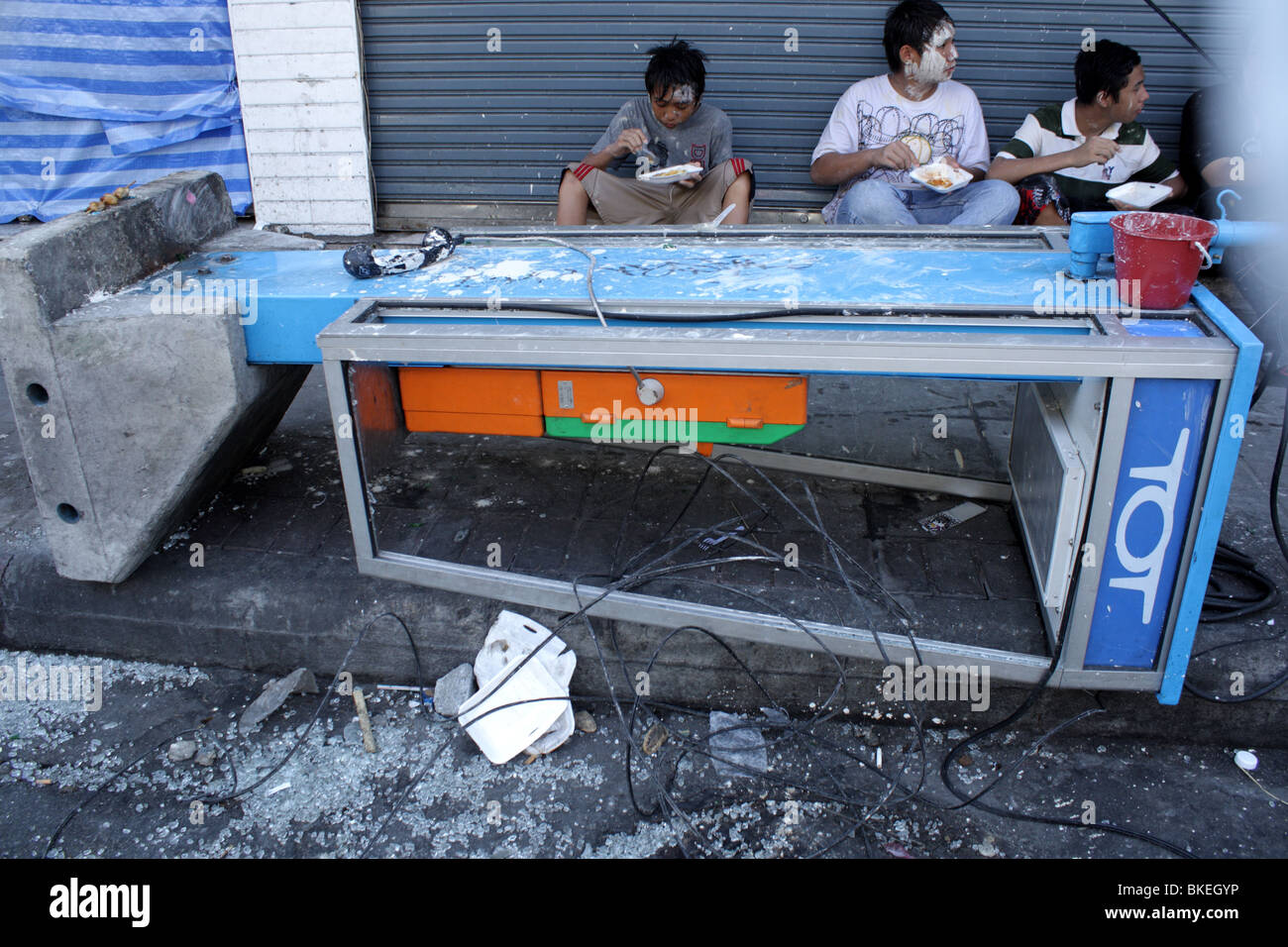 Violent protester hi-res stock photography and images - Alamy