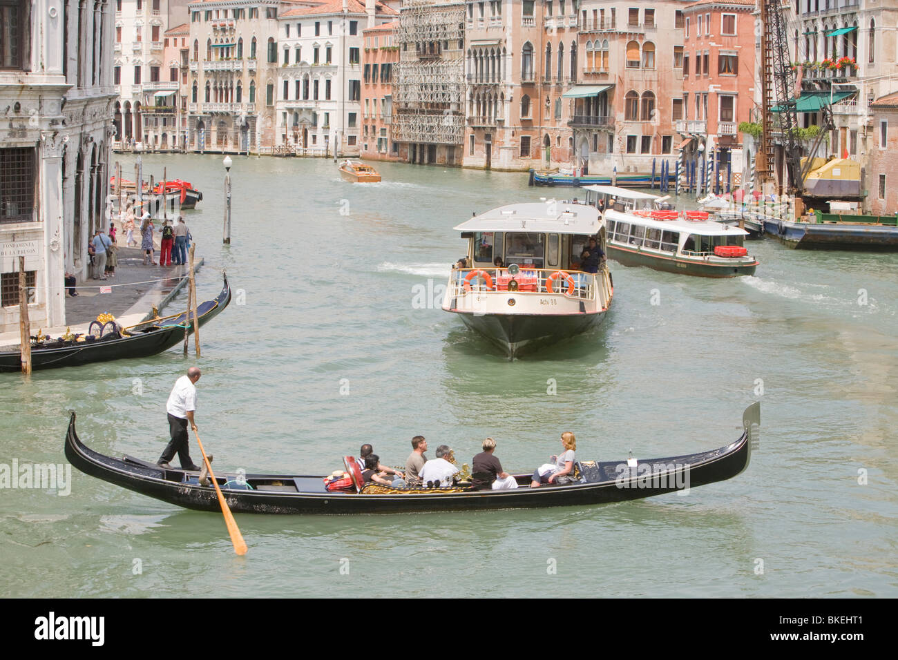 Sinking canal boat hi-res stock photography and images - Alamy