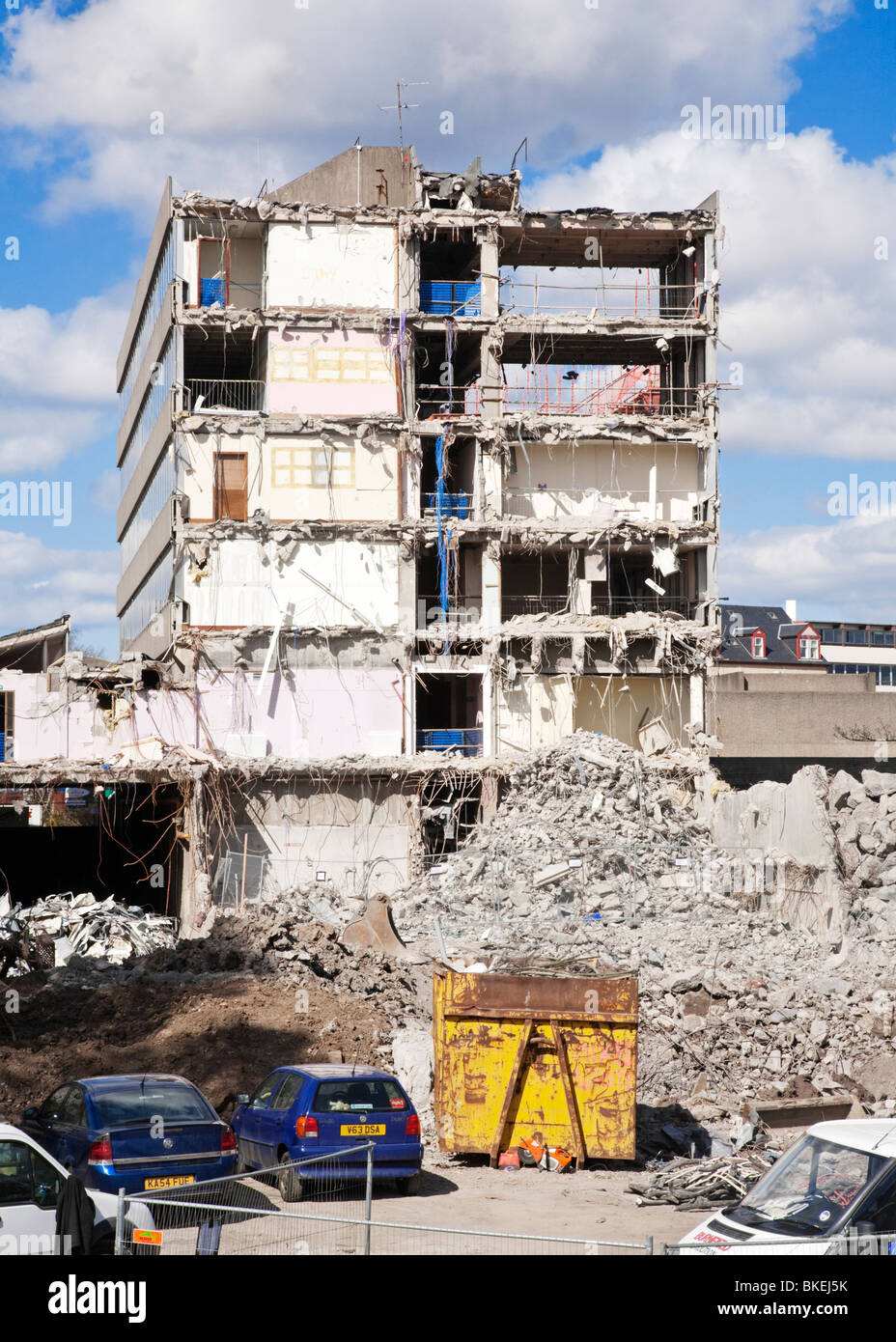 Office block demolition hi-res stock photography and images - Alamy