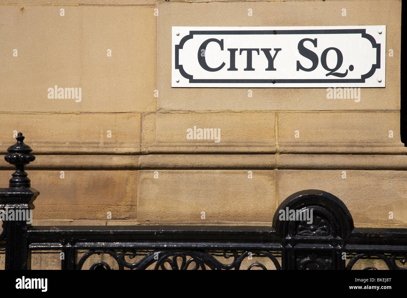 City name signs hi-res stock photography and images - Alamy