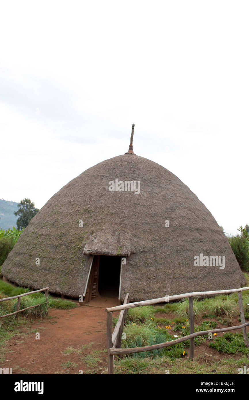 Traditional thatch hut hi-res stock photography and images - Alamy
