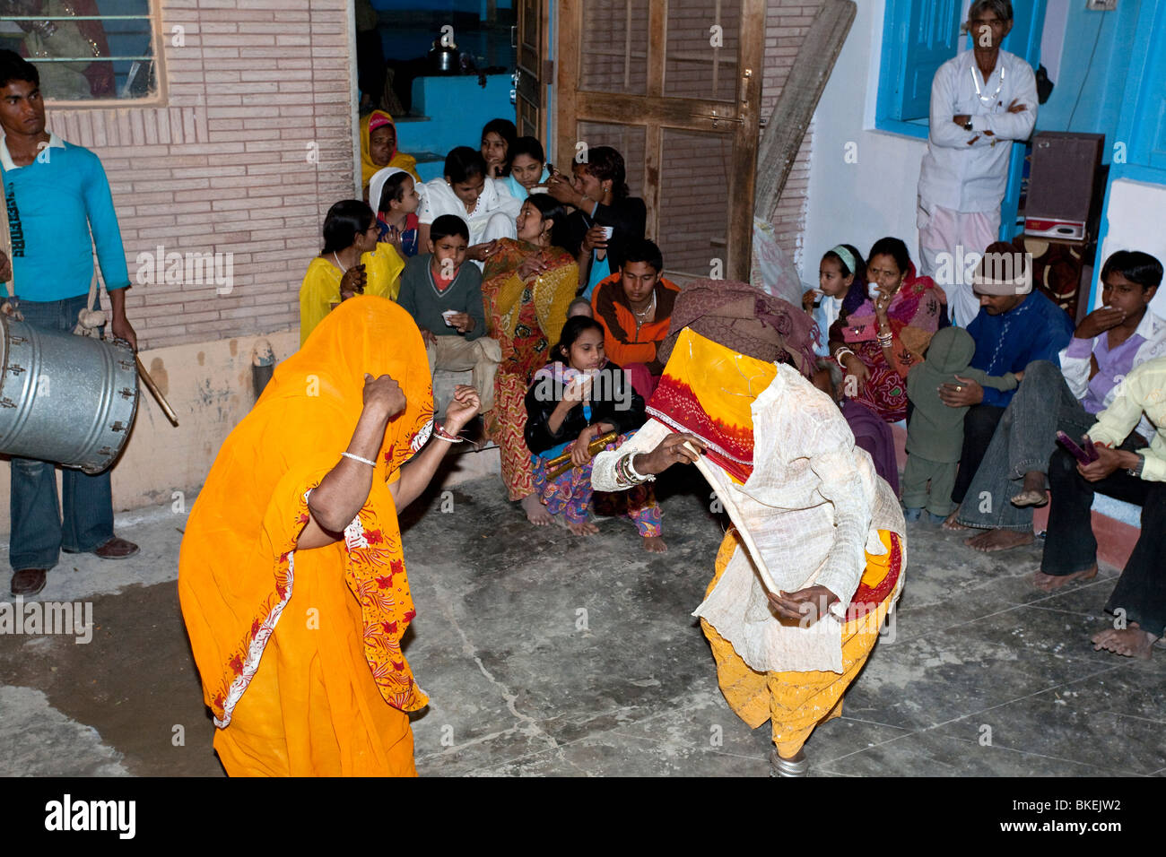 Indian wedding dance hi-res stock photography and images - Alamy