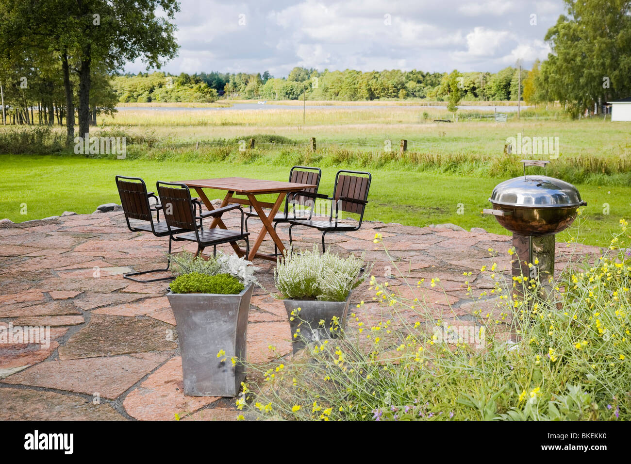 Limestone slabs garden hi-res stock photography and images - Alamy