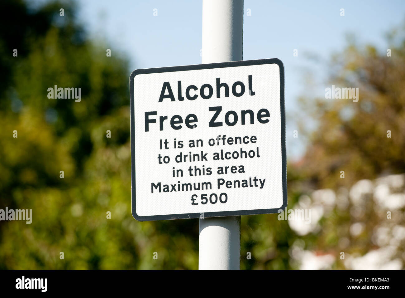 Alcohol Free Zone £500 penalty Stock Photo - Alamy