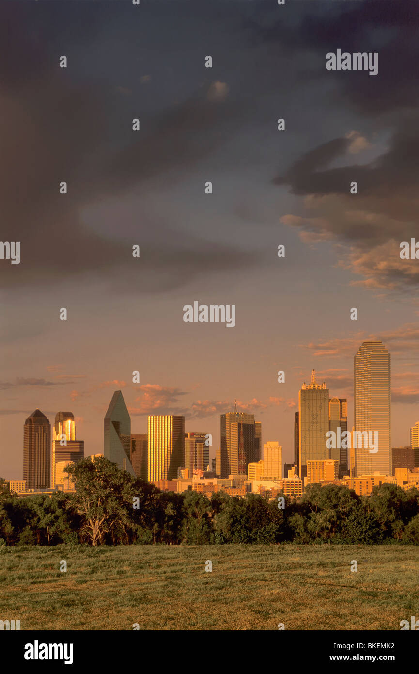 Downtown dallas architecture hi-res stock photography and images - Alamy