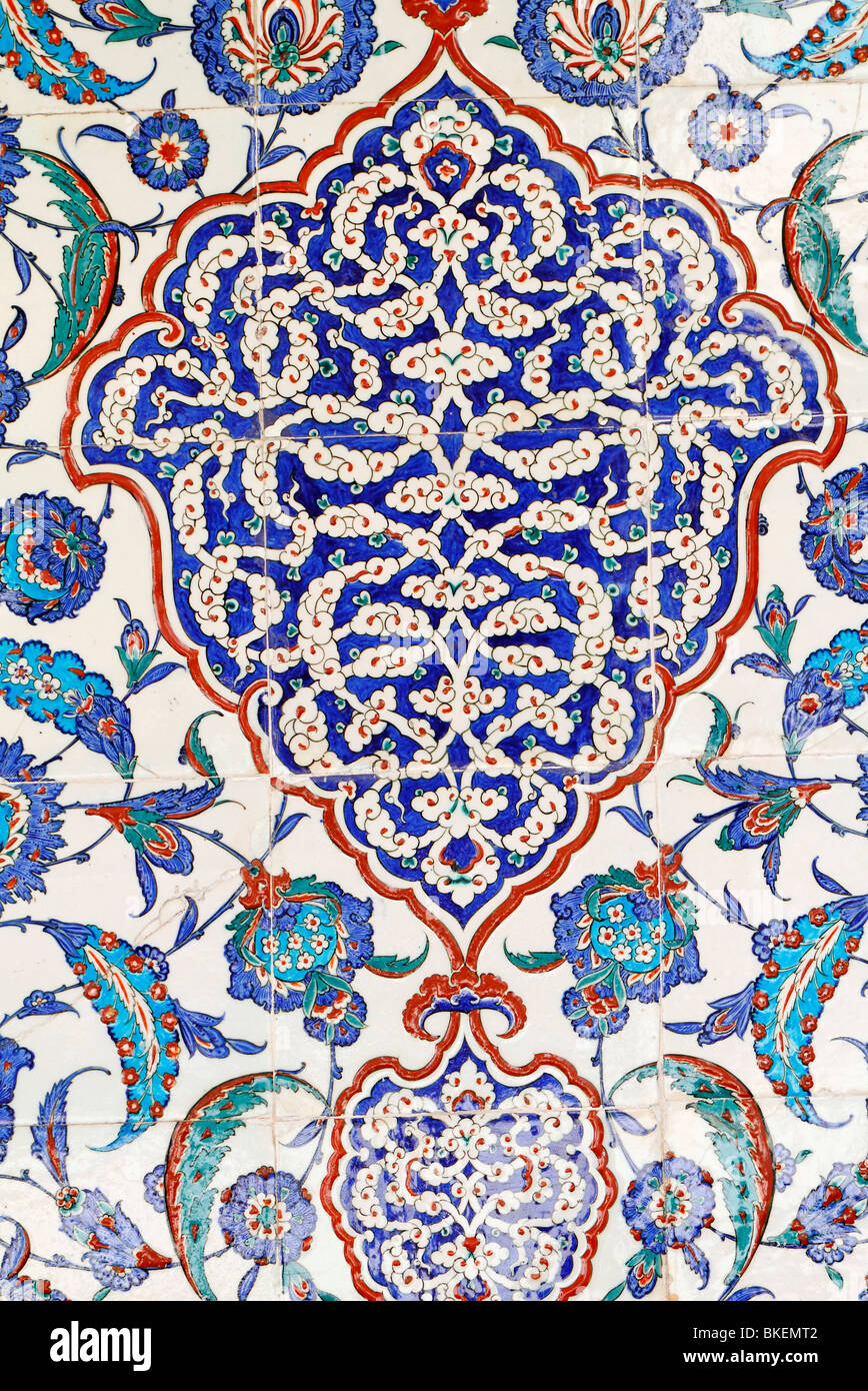 Typical turquoise blue Turkish (Ottoman) wall tile design & paints ...