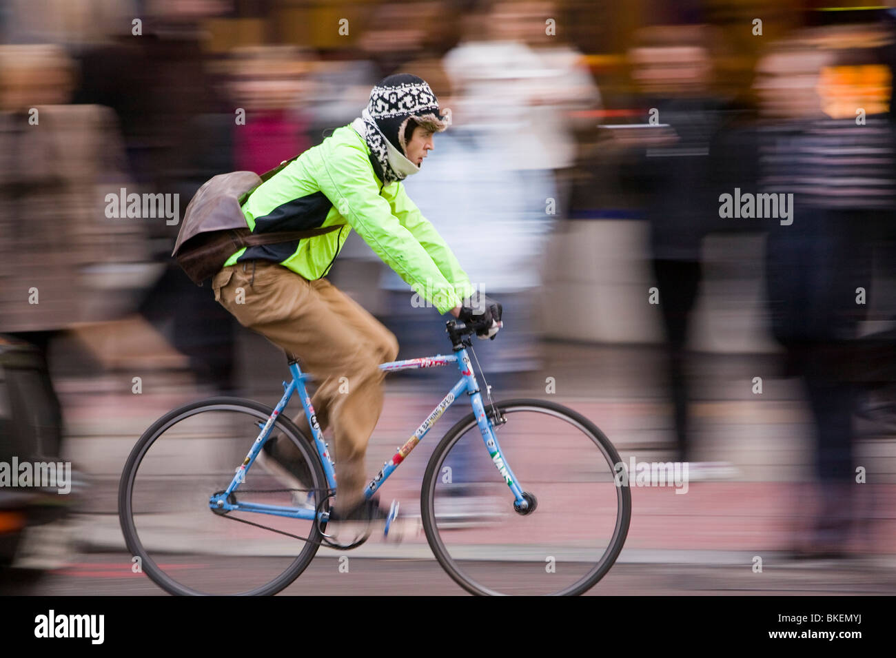 London commuter cyclist hi-res stock photography and images - Alamy