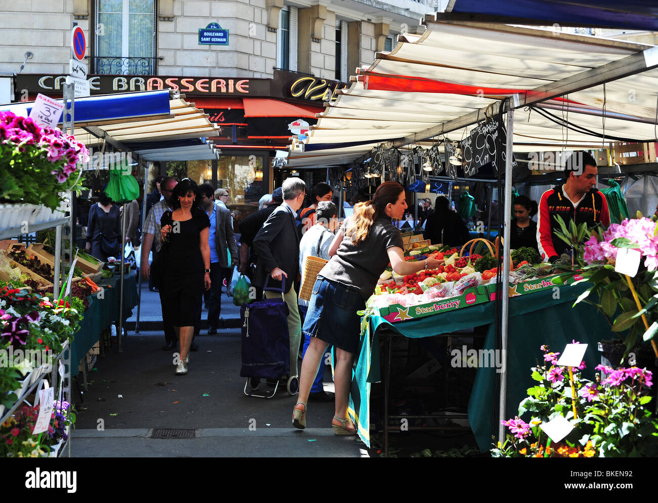 Maubert market paris hi-res stock photography and images - Alamy