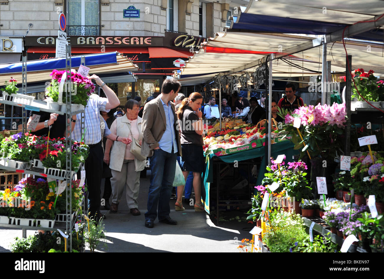 Maubert market paris hi-res stock photography and images - Alamy