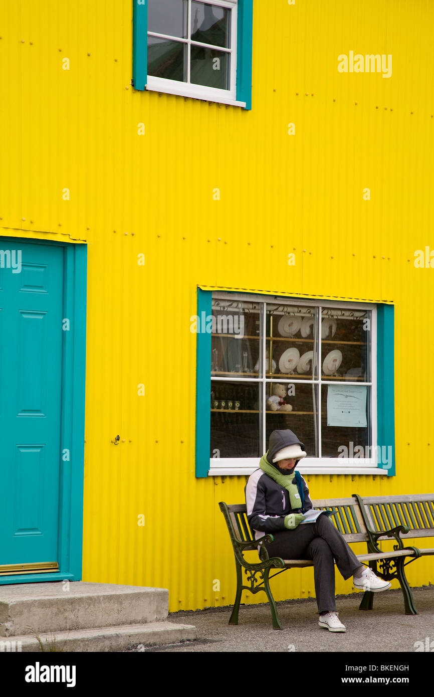 Yellow store on the Jetty in Port Stanley, Falkland Islands (Islas ...