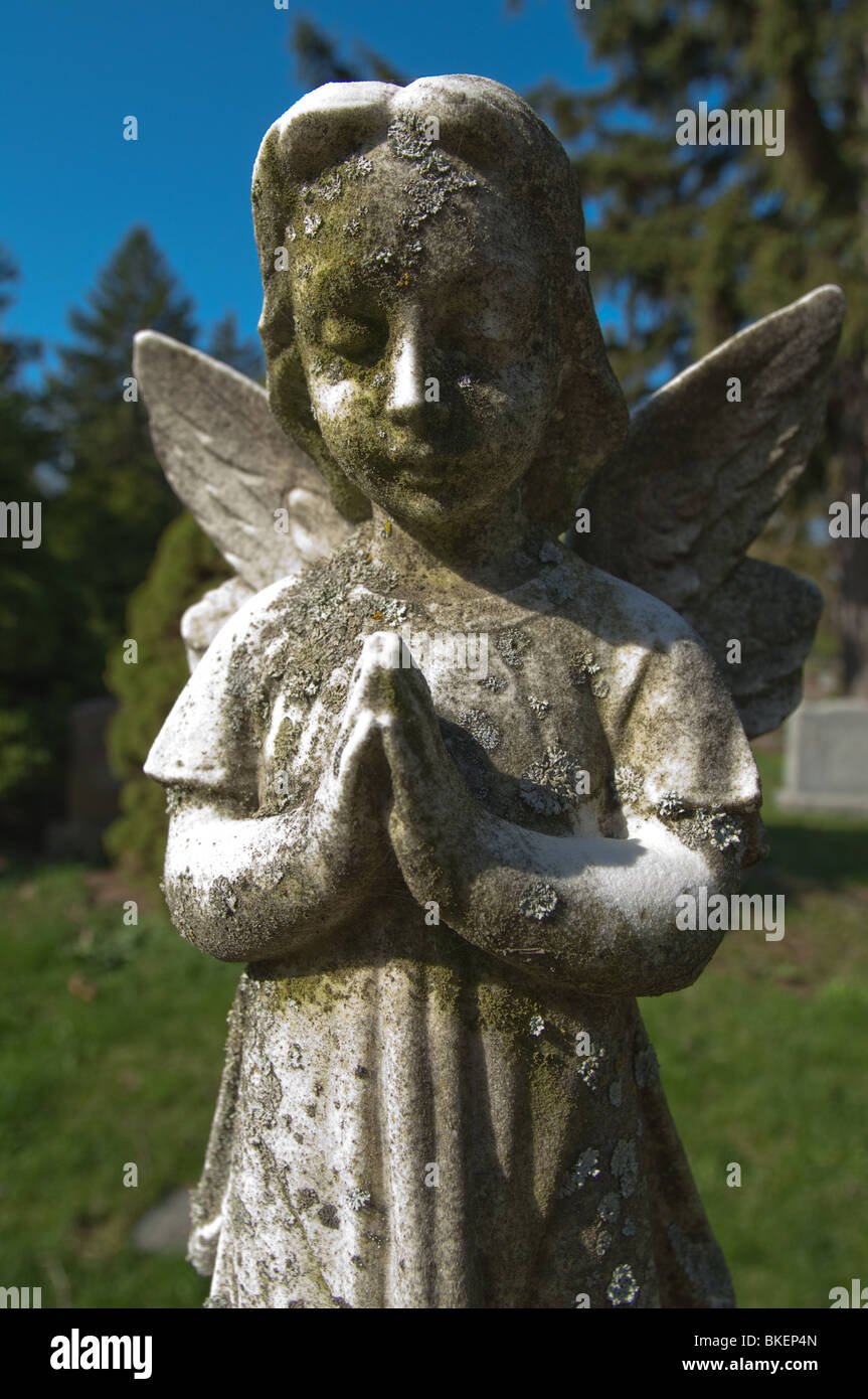 Hands statue clasped hi-res stock photography and images - Alamy