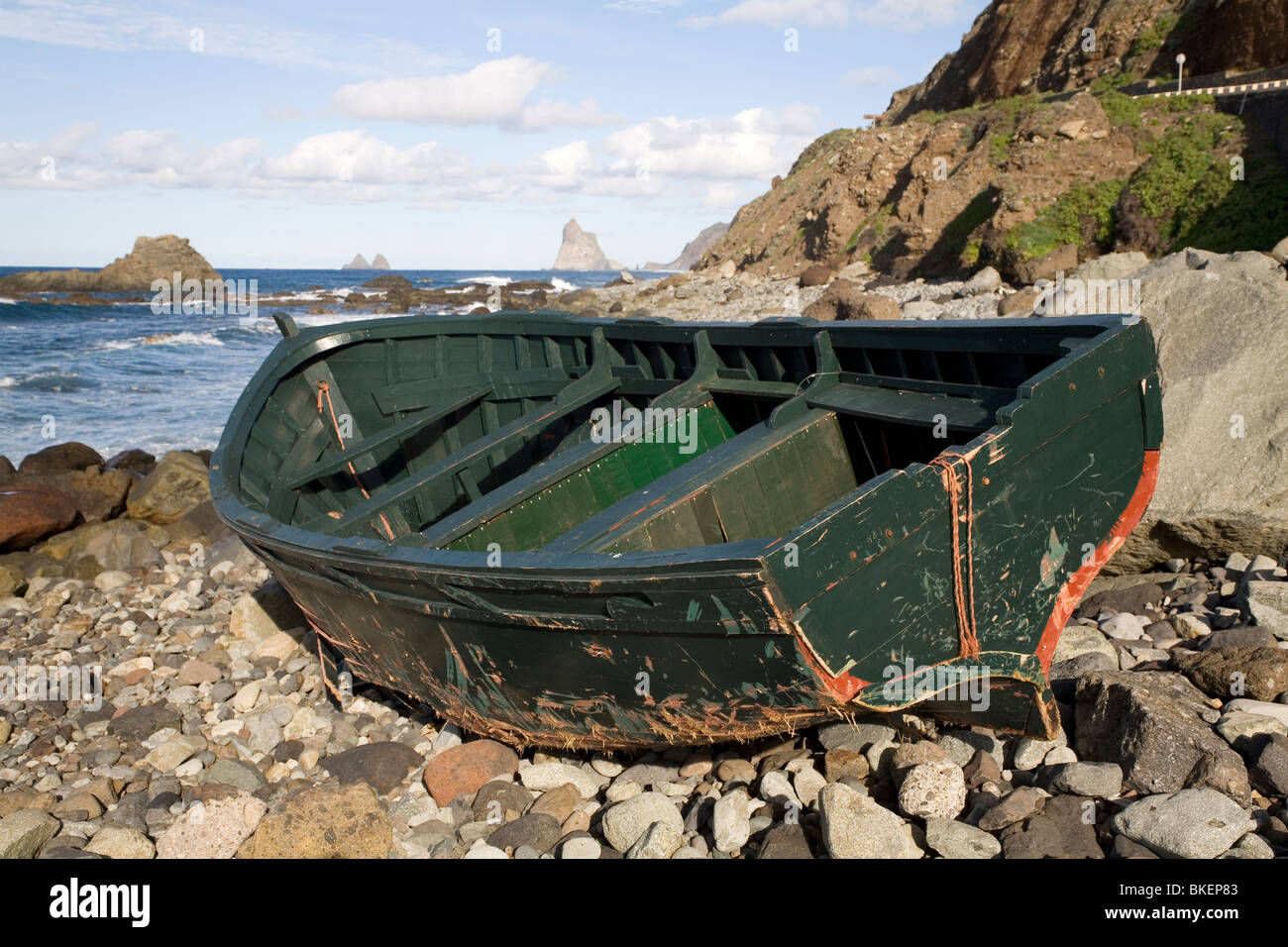 Green rowing boat hi-res stock photography and images - Alamy