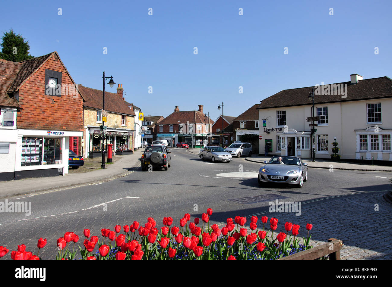 Village square england hi-res stock photography and images - Alamy