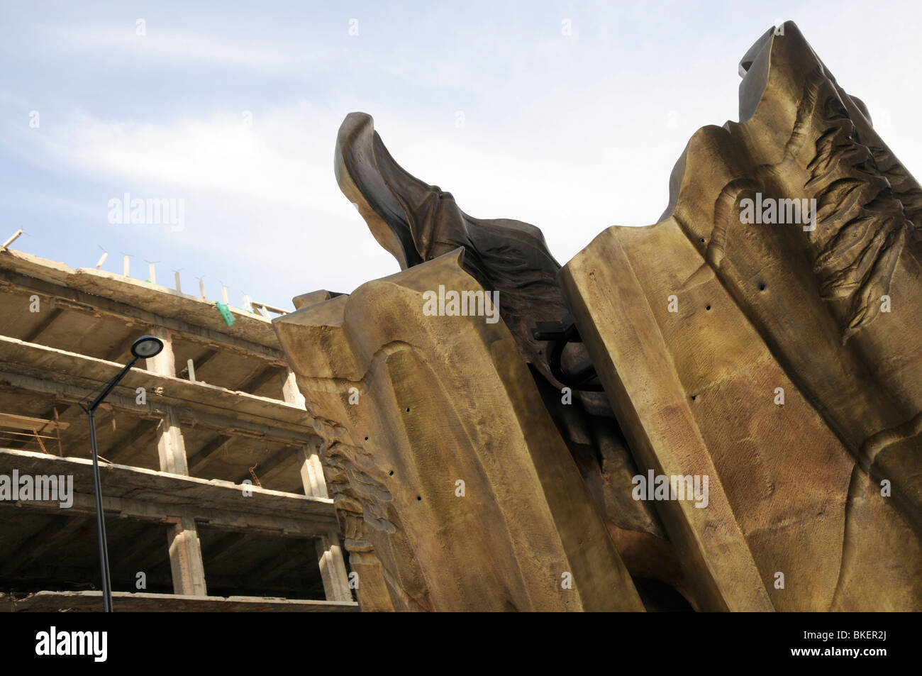 LEBANON MONUMENT TO THE ASSASSINATED POLITICIAN RAFIK HARIRI IN BEIRUT ...