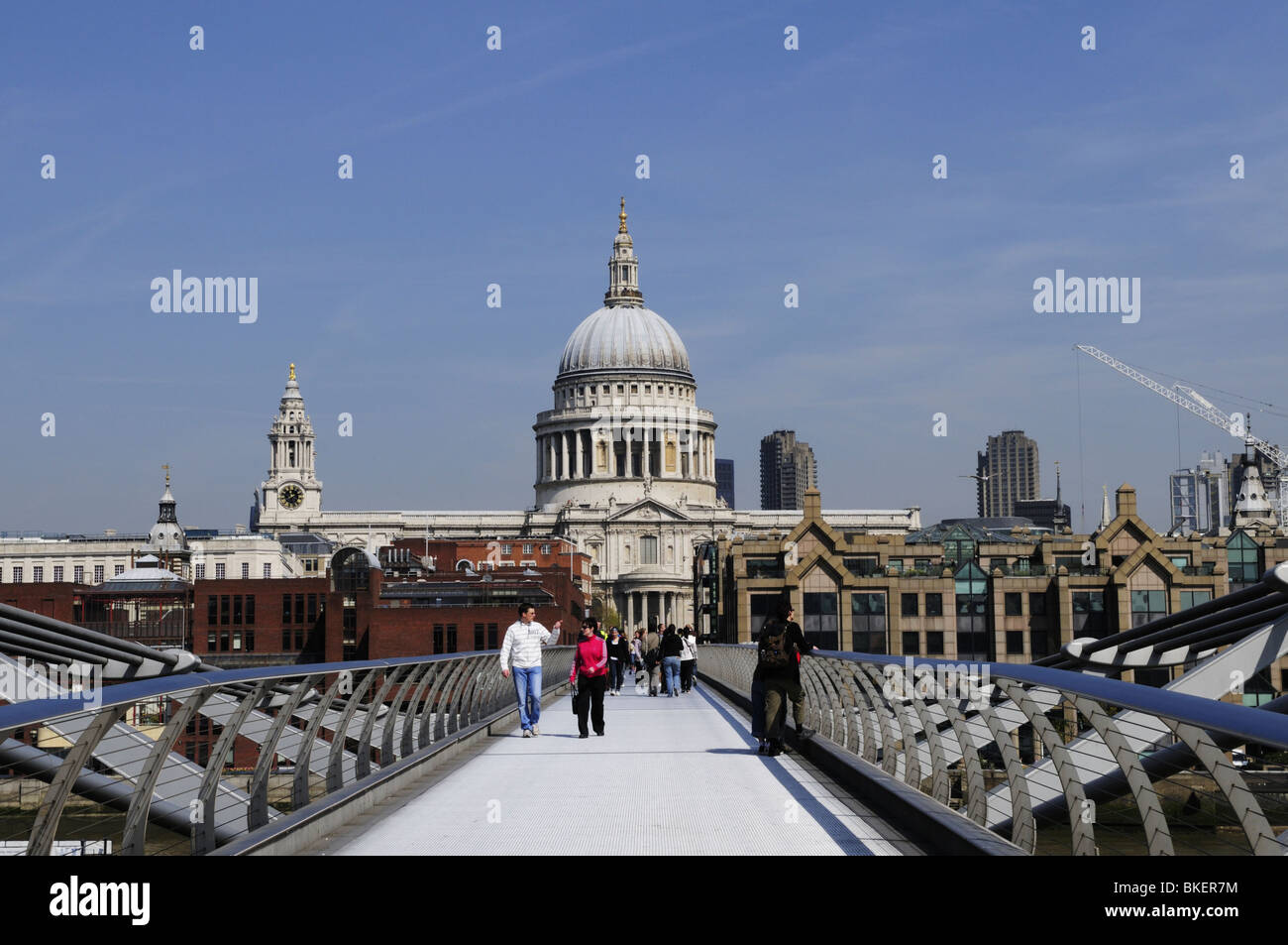 Millennium Bridge Millenium Footbridge Pedestrian Bridge High ...