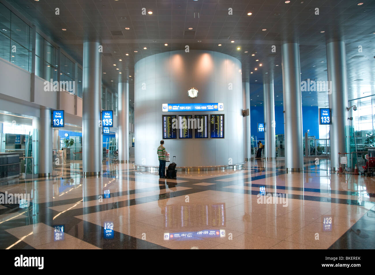 Airport gates hi-res stock photography and images - Alamy
