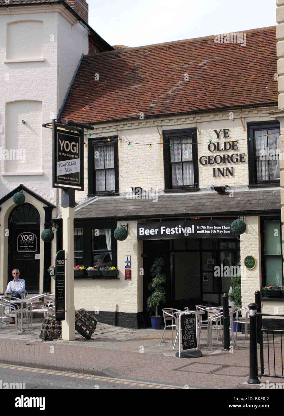 Ye Olde George Inn Pub Christchurch Dorset Stock Photo - Alamy