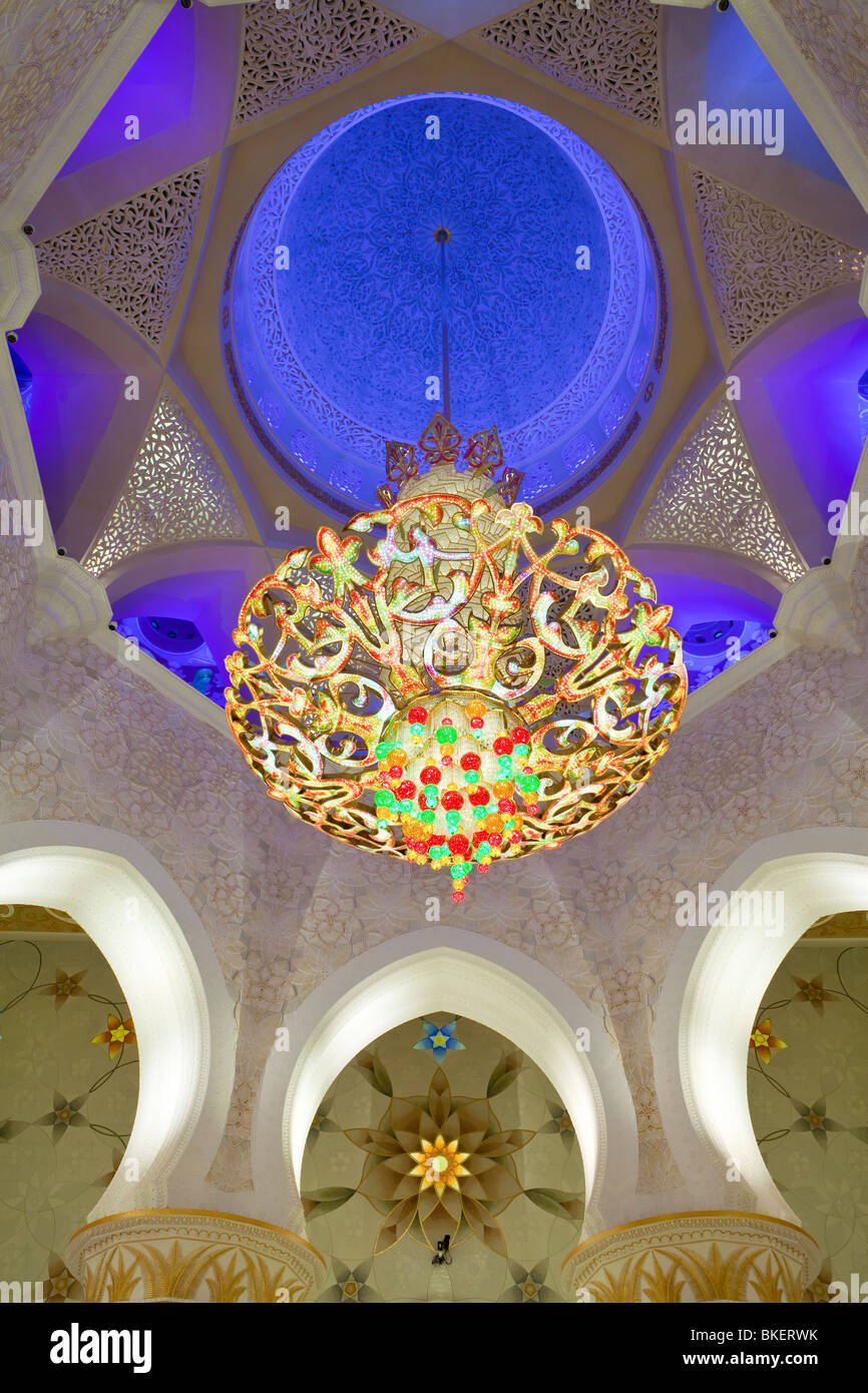 Main dome inside the prayer hall of Sheikh Zayed Bin Sultan Al Nahyan ...