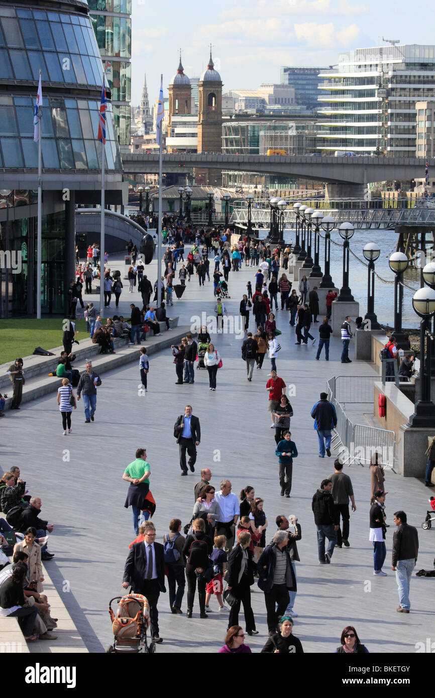 by more london london busy tourists england uk gb Stock Photo - Alamy