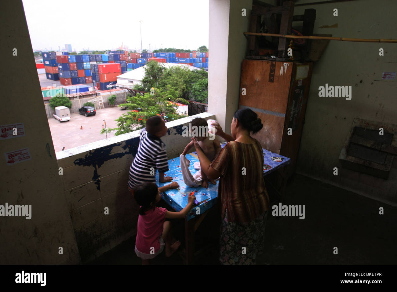 Bangkok slum community hi-res stock photography and images - Alamy