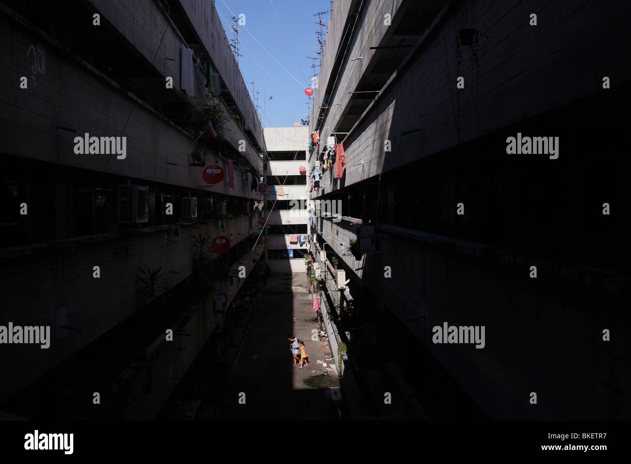 Bangkok slum community hi-res stock photography and images - Alamy