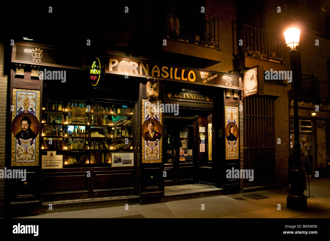 Old Madrid Spain Bar Pub Cafe Restaurant Stock Photo - Alamy