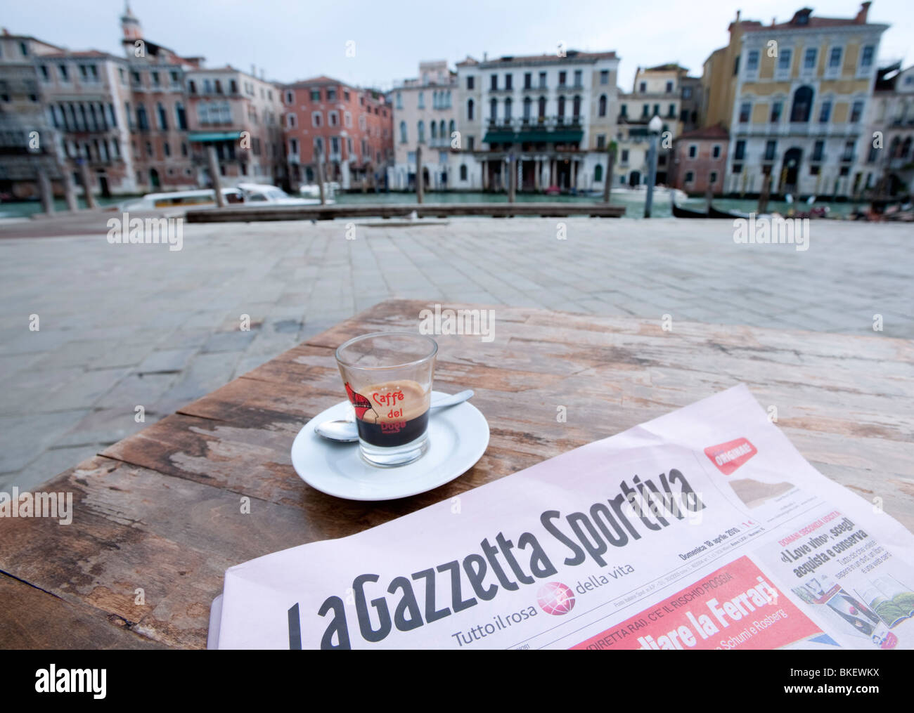 Italian newspaper hi-res stock photography and images - Alamy