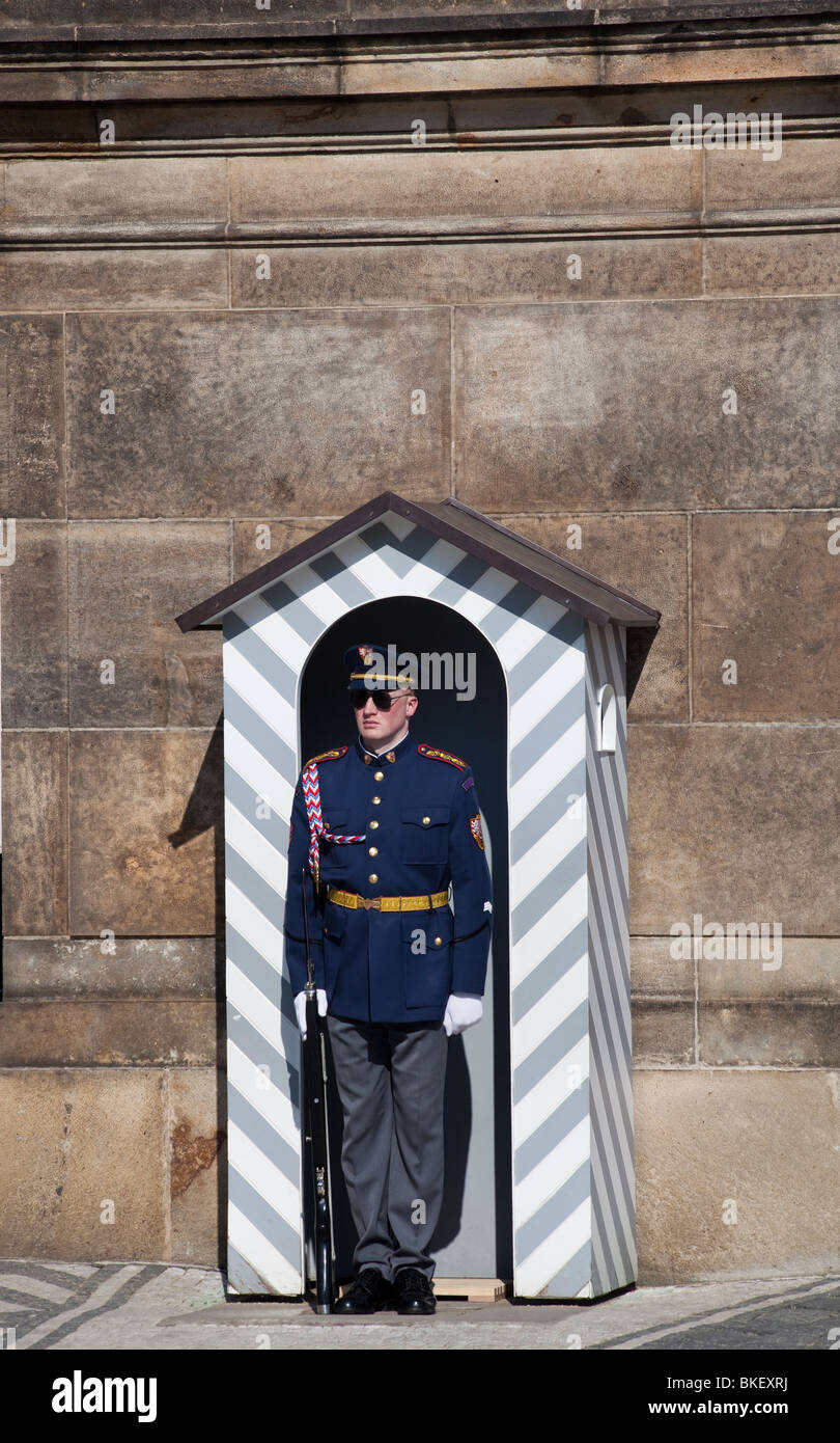 Outside castle entrance hi-res stock photography and images - Alamy