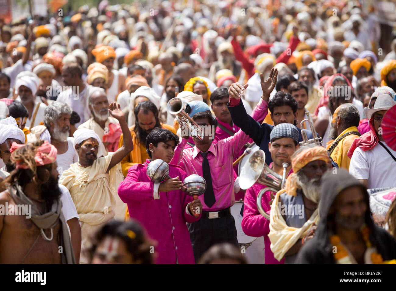 Pink parade dance hi-res stock photography and images - Alamy