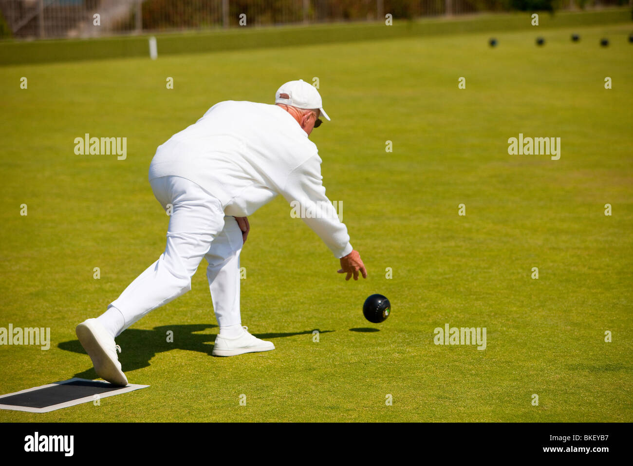 Pensioners playing bowls hi-res stock photography and images - Alamy