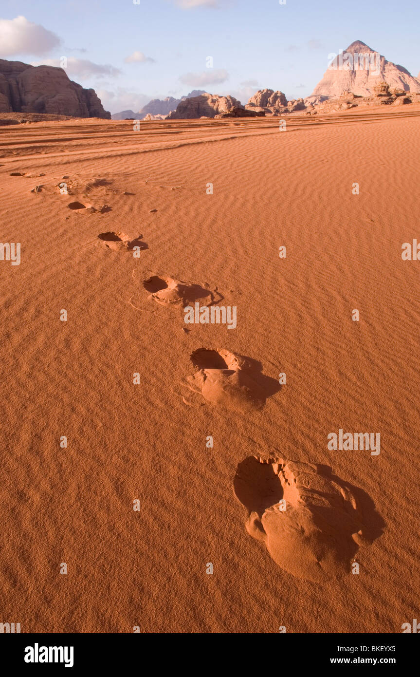 Footsteps in desert hi-res stock photography and images - Alamy