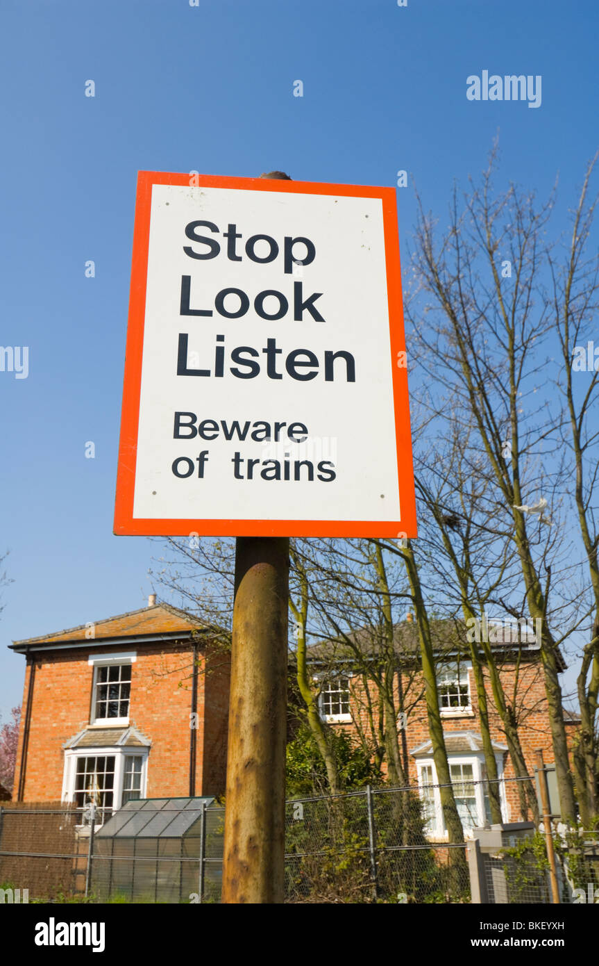 Stop sign uk hi-res stock photography and images - Alamy
