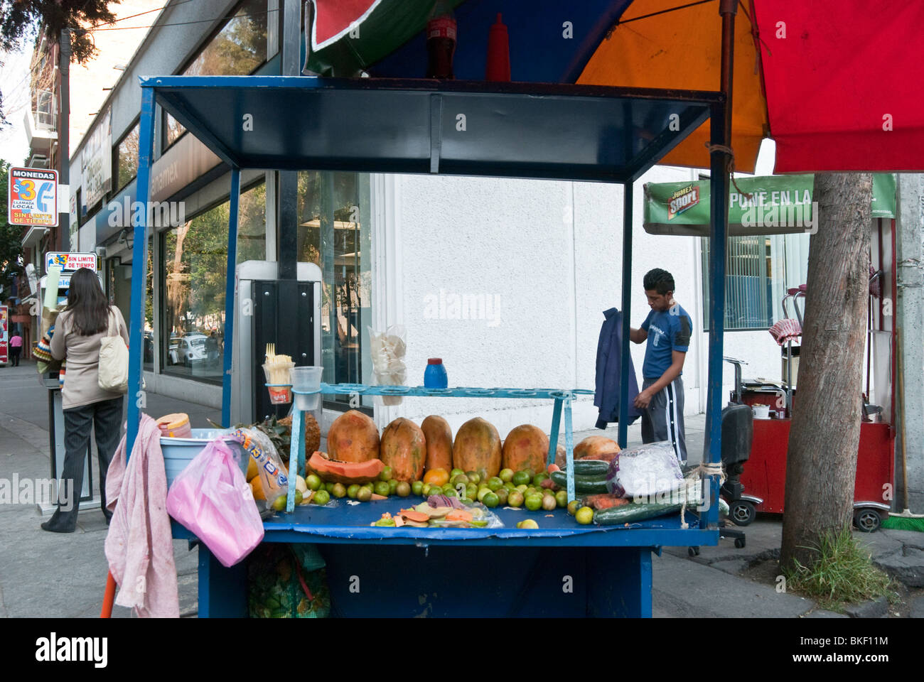 Mexican snack cart hi-res stock photography and images - Alamy