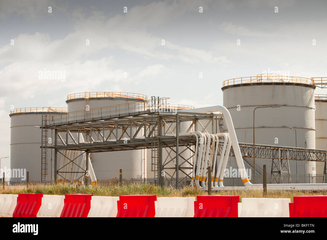 Uk oil storage hi-res stock photography and images - Alamy