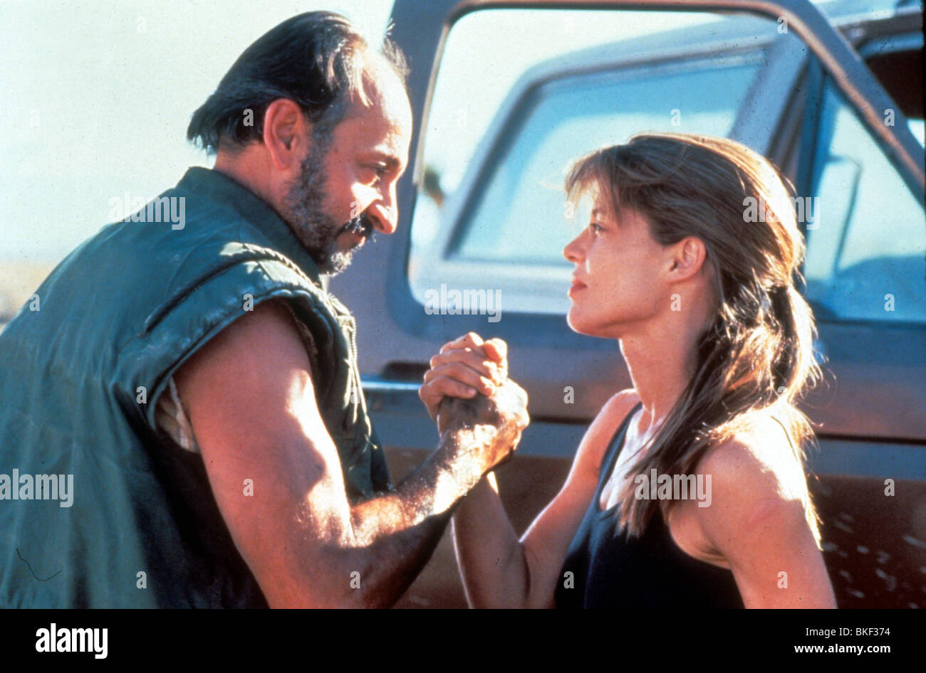 TERMINATOR 2: JUDGEMENT DAY (1991) CASTULO GUERRA, LINDA HAMILTON TR2 ...