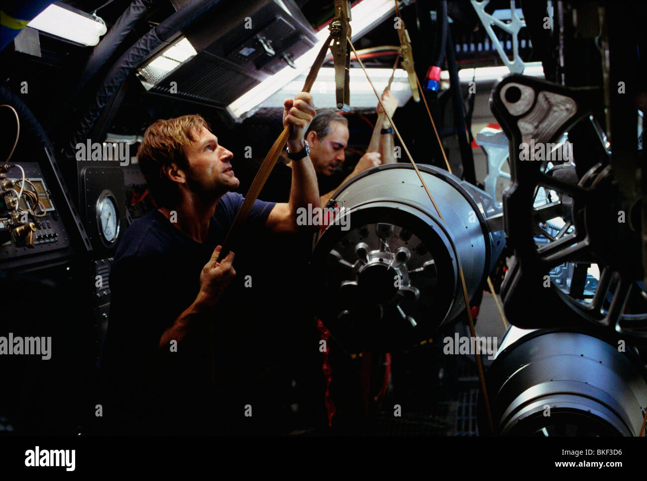 THE CORE (2003) AARON ECKHART, STANLEY TUCCI TORE 371 Stock Photo - Alamy