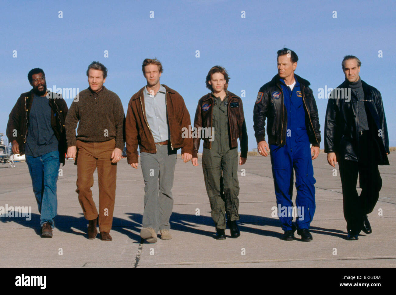 THE CORE (2003) DELROY LINDO, TCHEKY KARYO, AARON ECKHART, HILARY SWANK ...