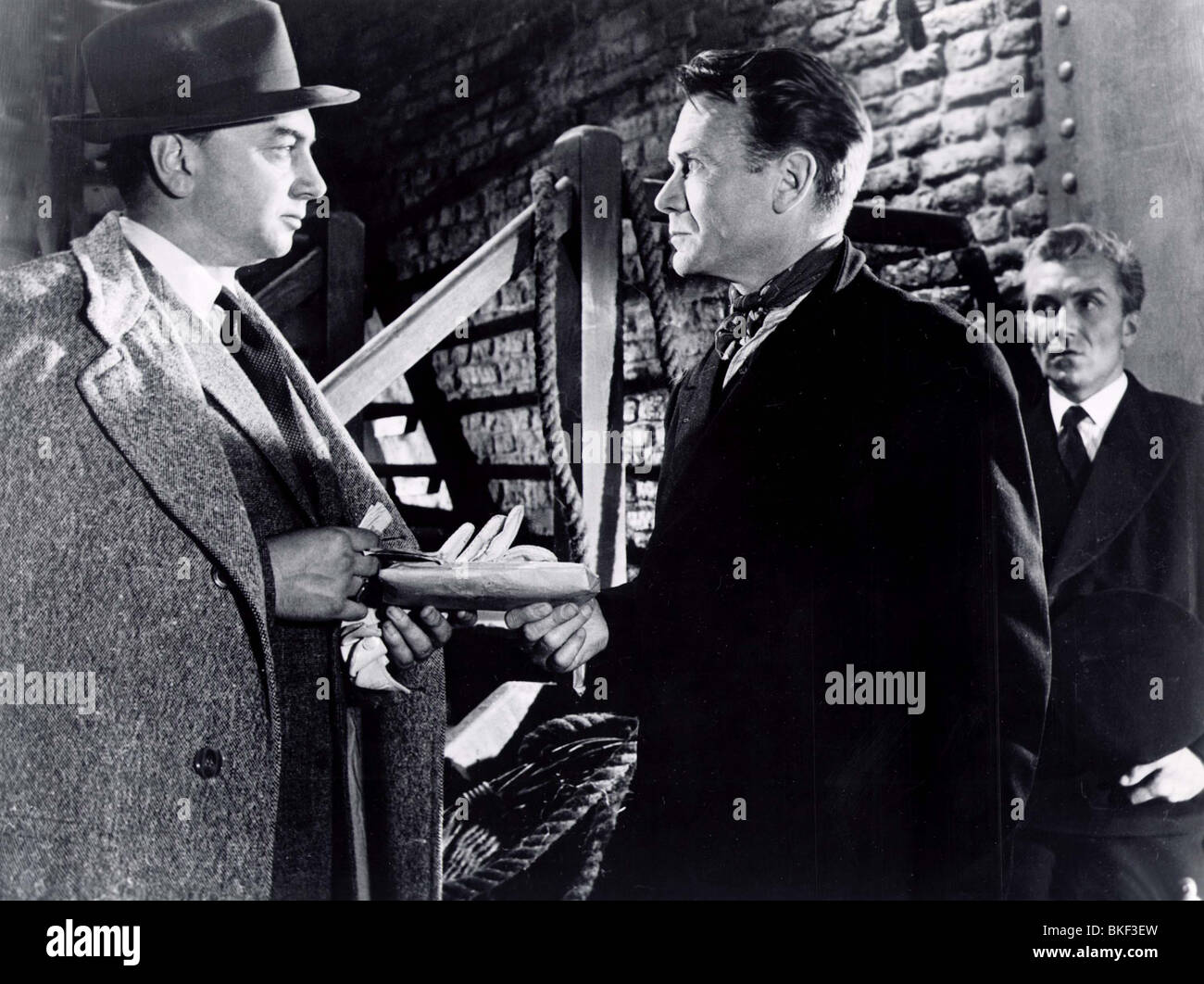 THE LONG MEMORY (1952) JOHN MCCALLUM, JOHN MILLS LONM 001P Stock Photo ...