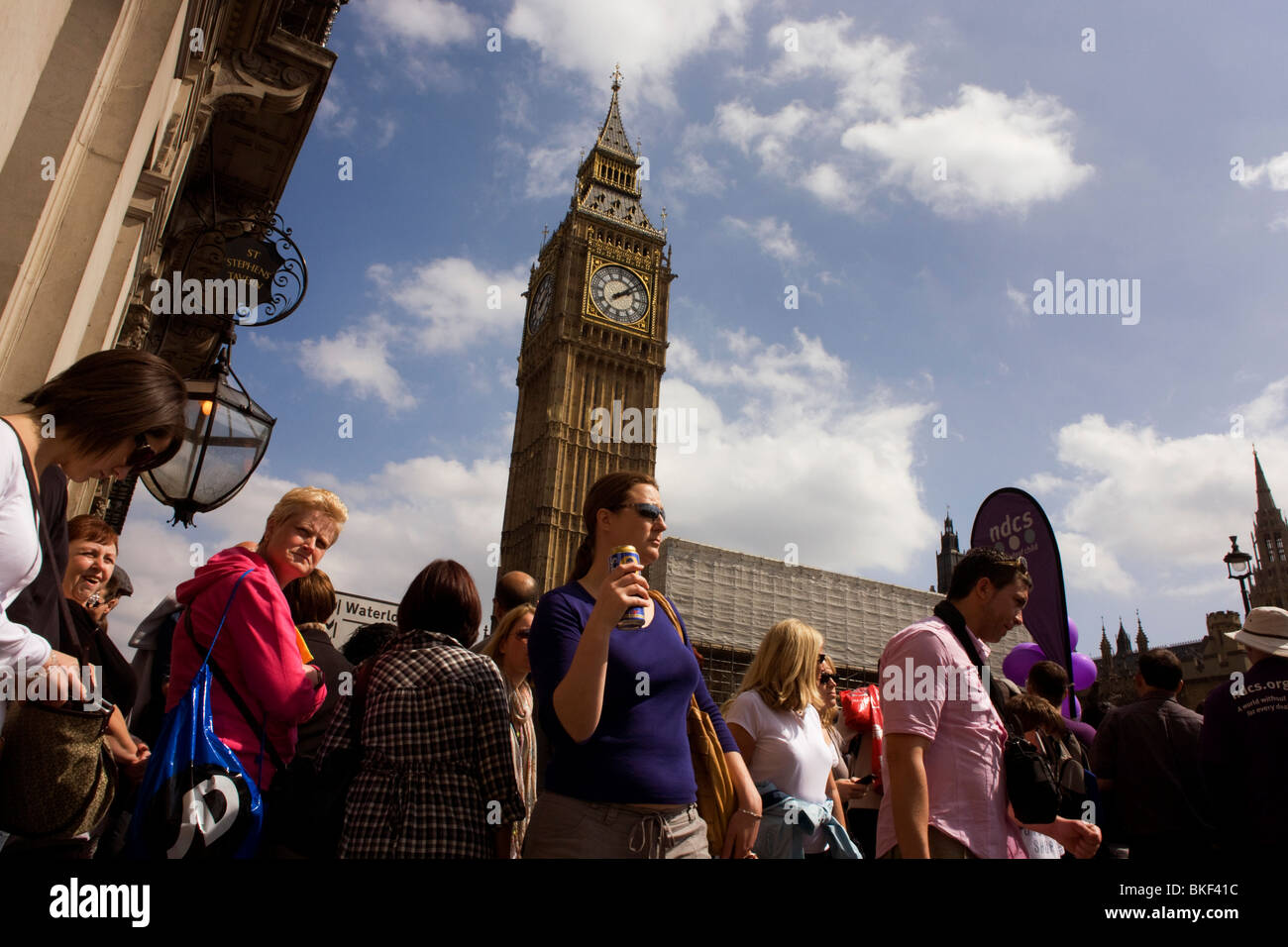 Crowds of British citizens to and fro beneath Gothic tower of Elizabeth ...